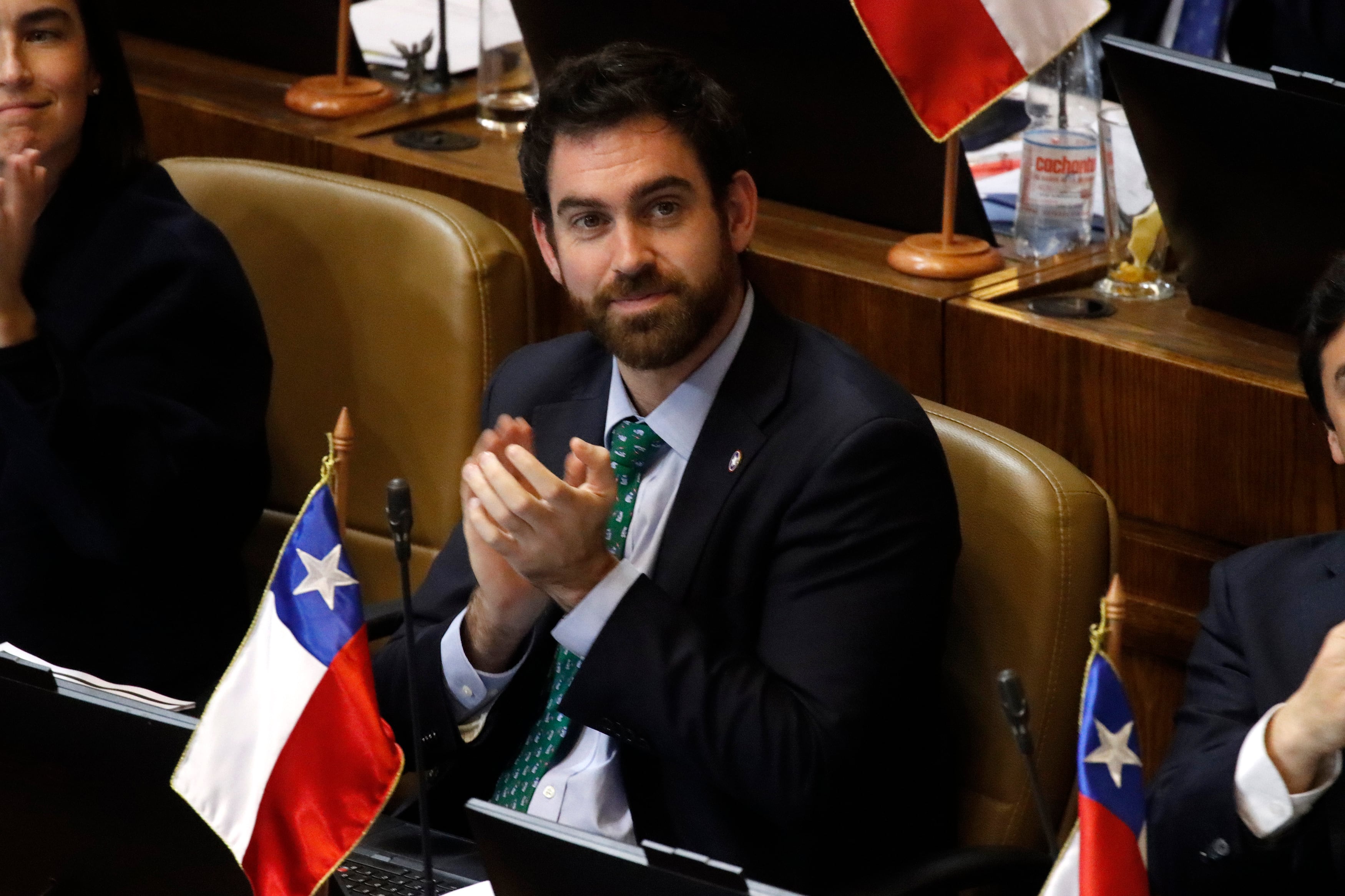 Sin proyectos propios e incipientes críticas a la izquierda: el bajo ...