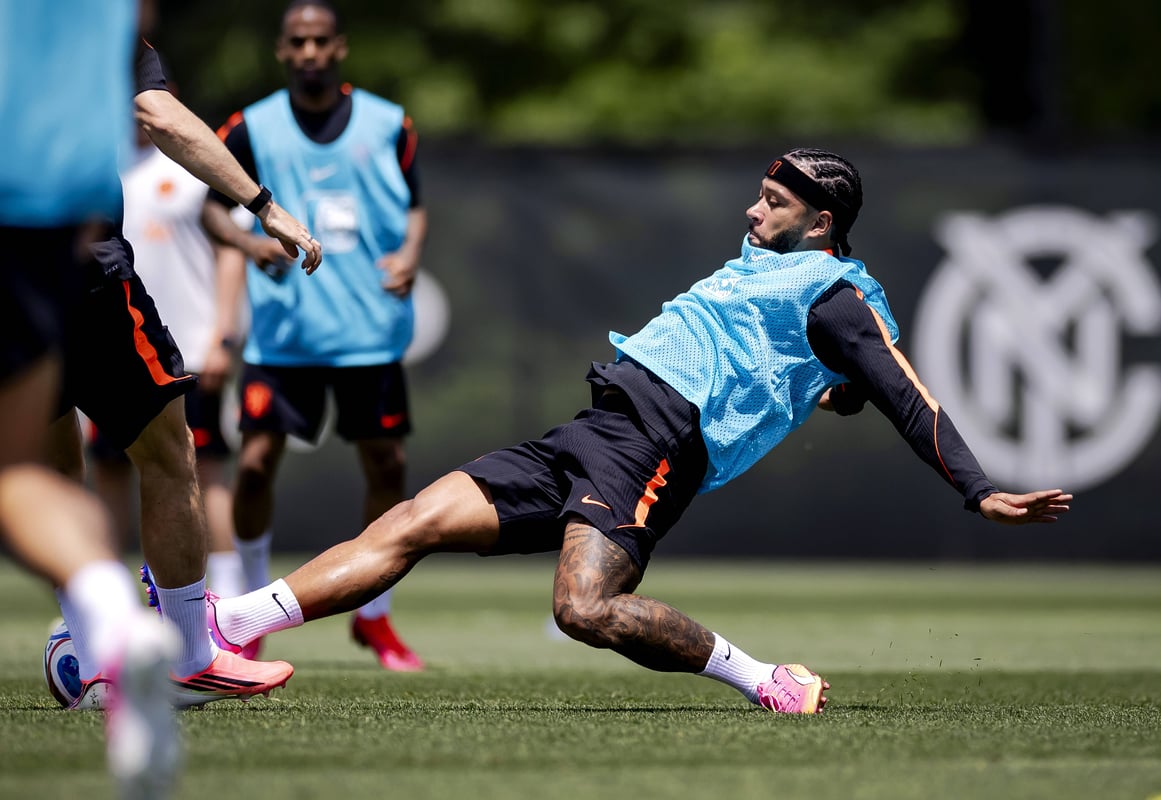 Schrikmoment op training Oranje: Memphis Depay raakt ploeggenoot, die ...