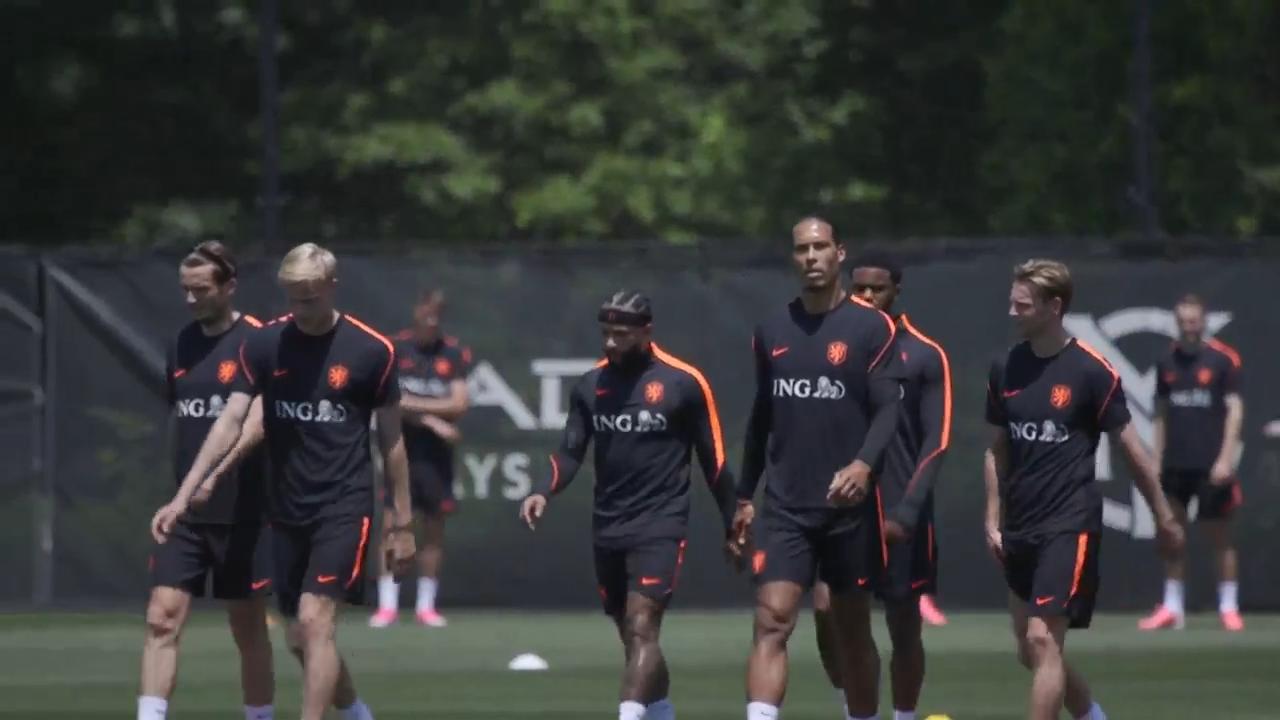 Netherlands train for first time since arrival to USA ahead of World Cup