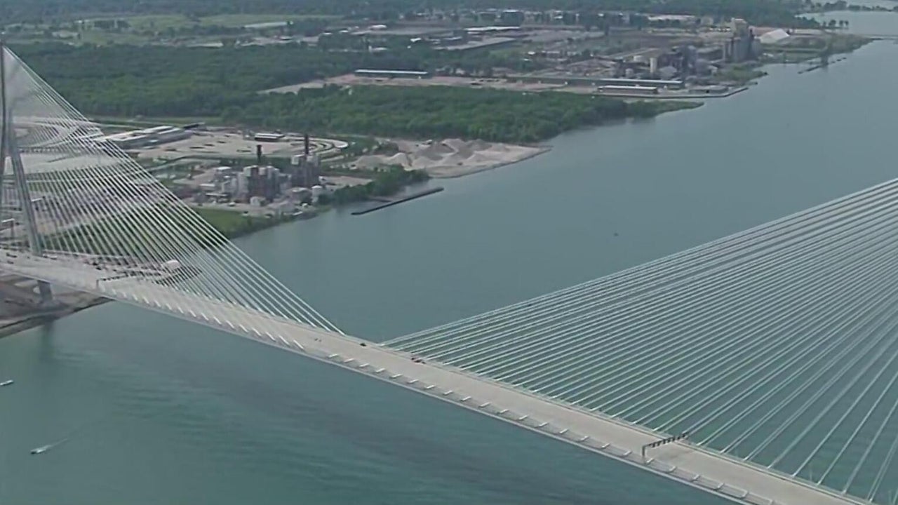 Michigan Democrats call on Trump to allow Gordie Howe Bridge to open