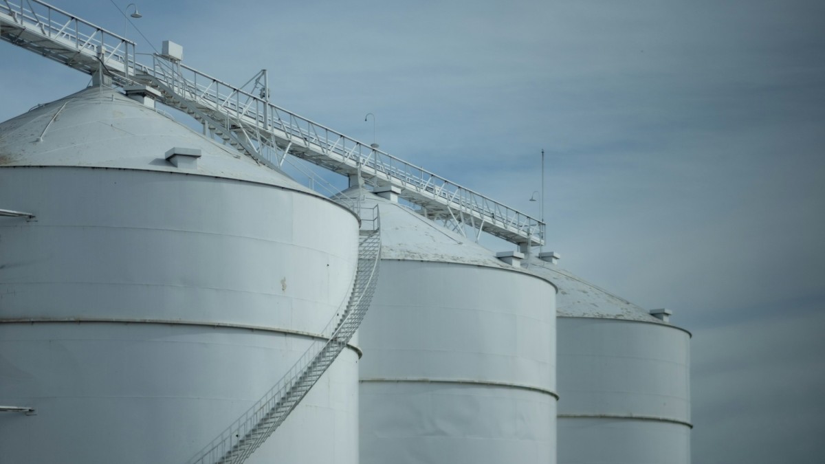 India launches 85% ethanol fuel to cut oil import dependence