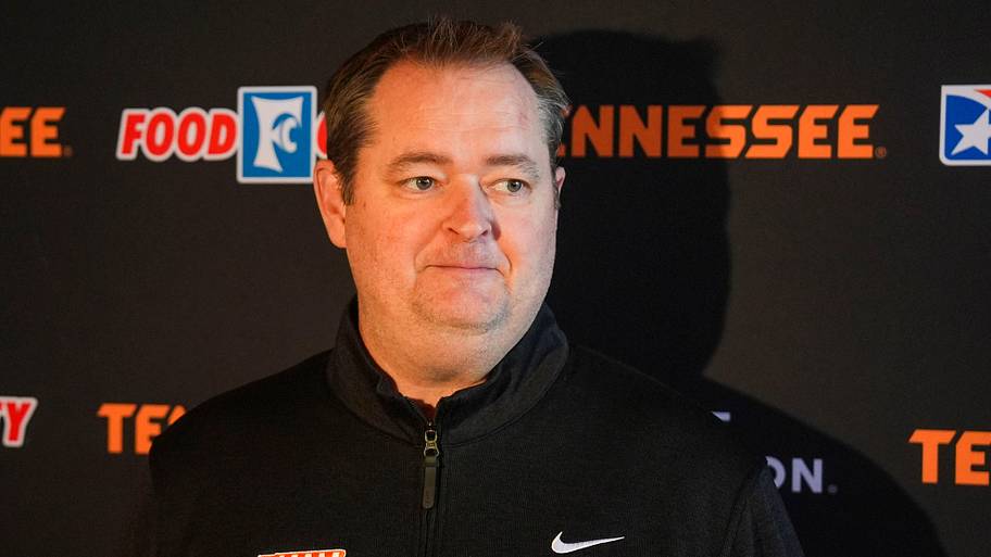 Who Tennessee football is hosting on an official visit this weekend