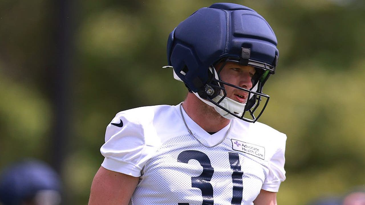 Chicago Bears sign 2 top 2026 NFL draft picks: Only 1 remains unsigned