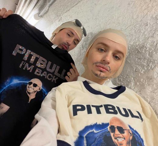 Joey King and friends wear bald caps and goatees for Pitbull concert ...