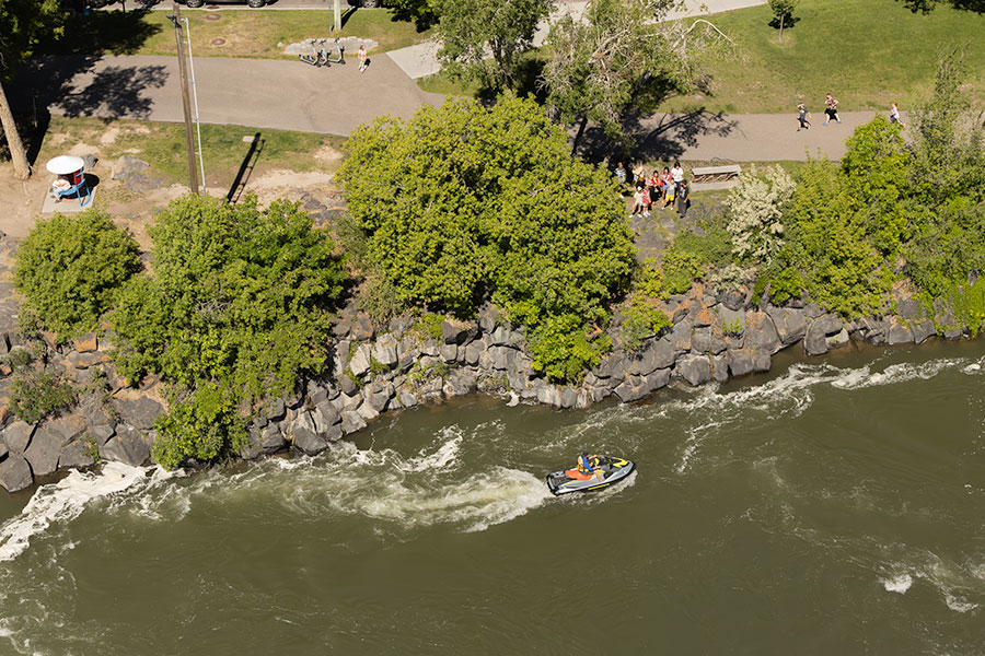 Murky waters hamper search for man who fell into Snake River as rescue ...