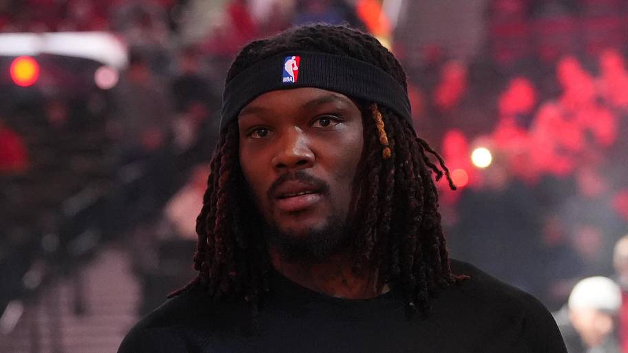 Lakers can fix Deandre Ayton mistake with cautious Robert Williams III ...