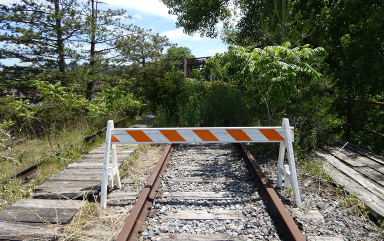 Easton buying rail line for 2-mile elevated trail with $1.2M in funding ...