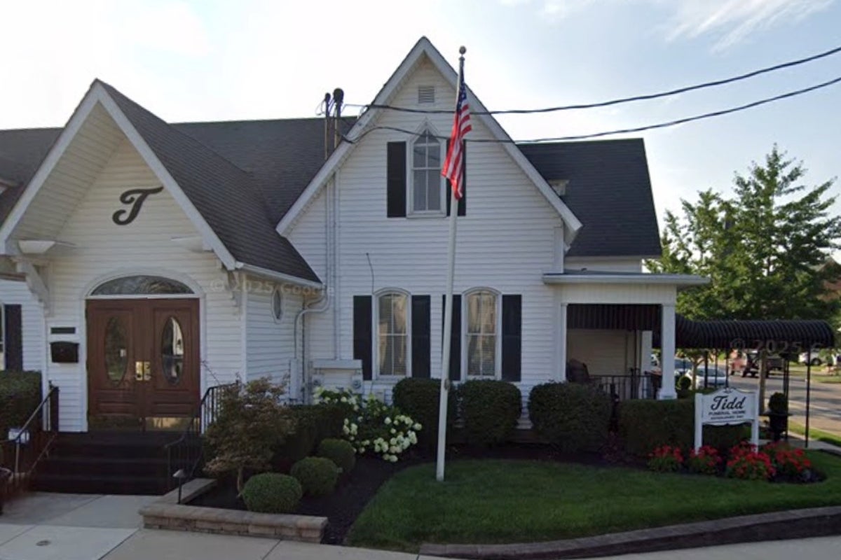 Family sues funeral home that 'accidentally' cremated their loved one