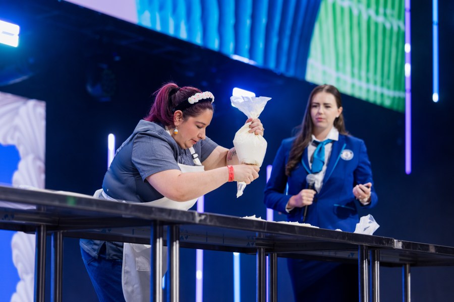 Sam’s Club cake decorator breaks two Guinness World Records at Walmart ...