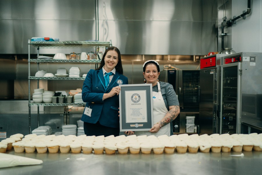 Sam’s Club cake decorator breaks two Guinness World Records at Walmart ...