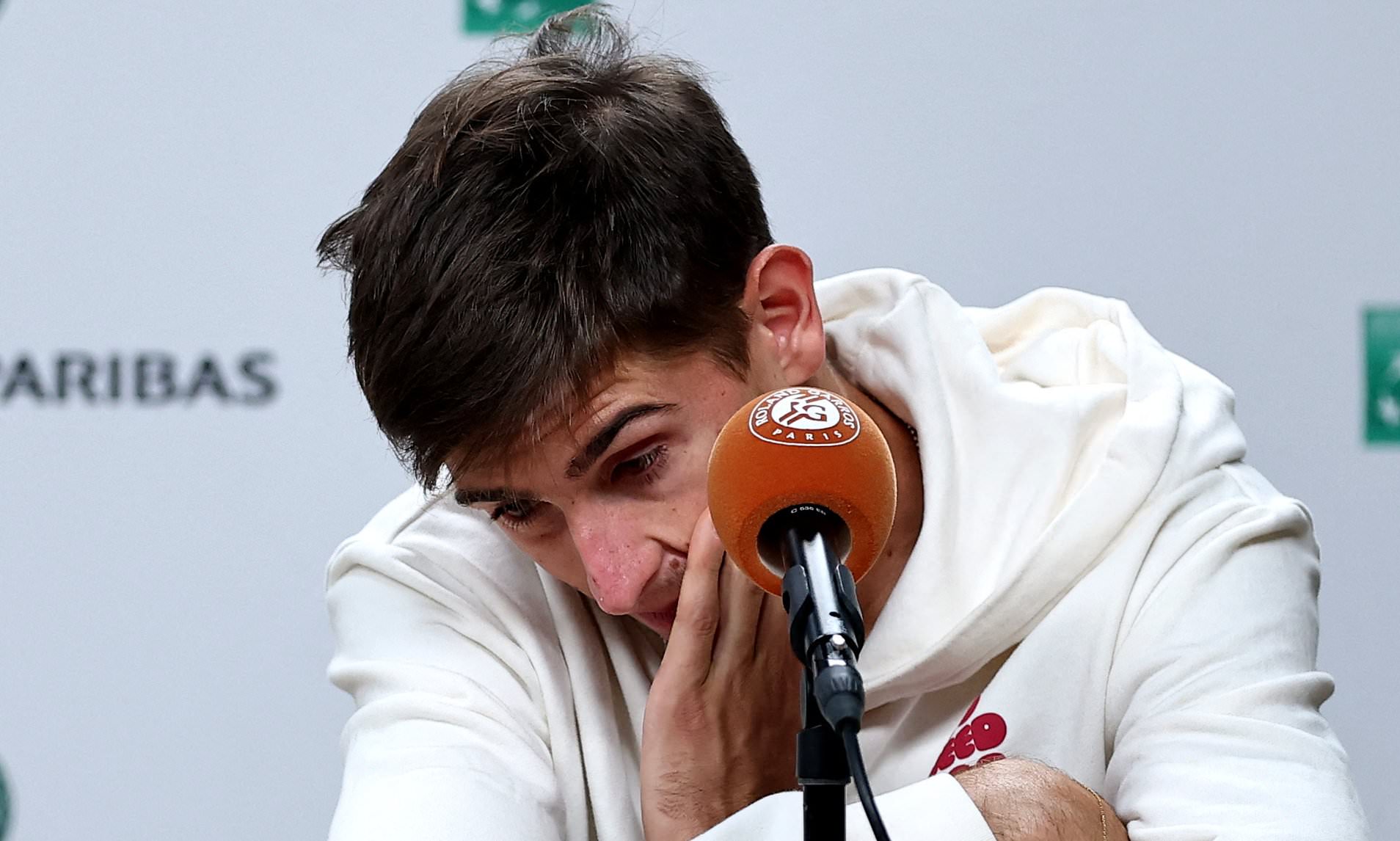 Star withdraws minutes before French Open semi-final after vomiting all ...