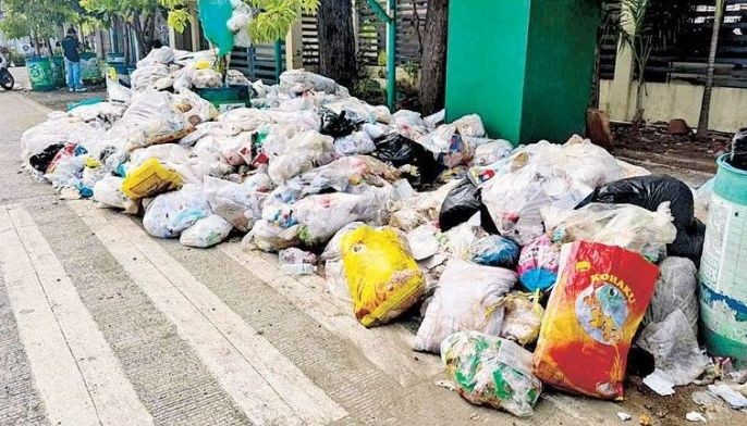 DENR, Baste figure in ‘garbage war’