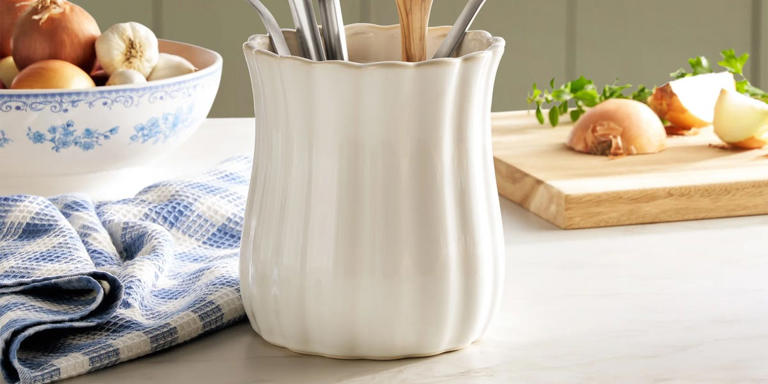 How Ree Drummond organizes her kitchen tools with her ‘cute and curvy ...