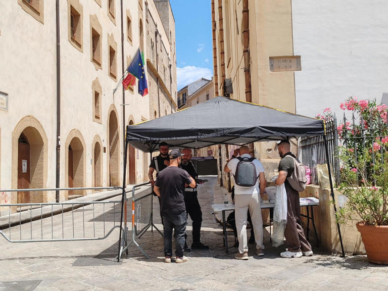 Matrimonio di Dua Lipa, Palermo in rivolta. “La città non è in affitto ...
