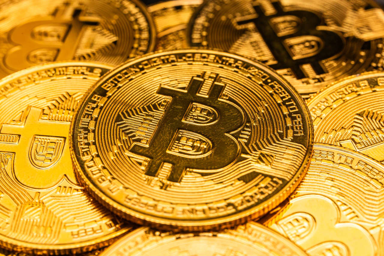 Investors flee Bitcoin ETFs as crypto continues to crumble