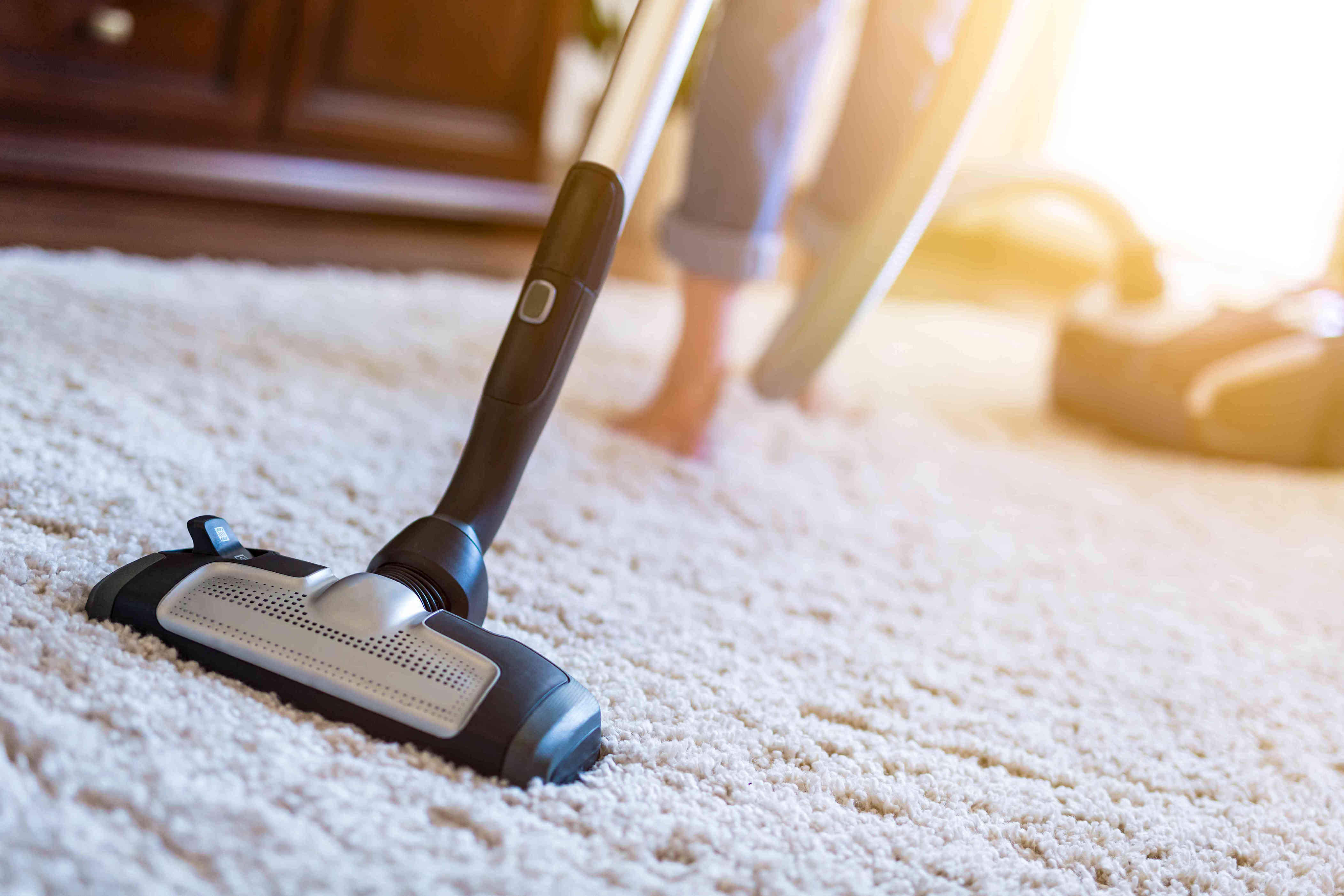 The 1 sign experts say you should stop using your vacuum right away
