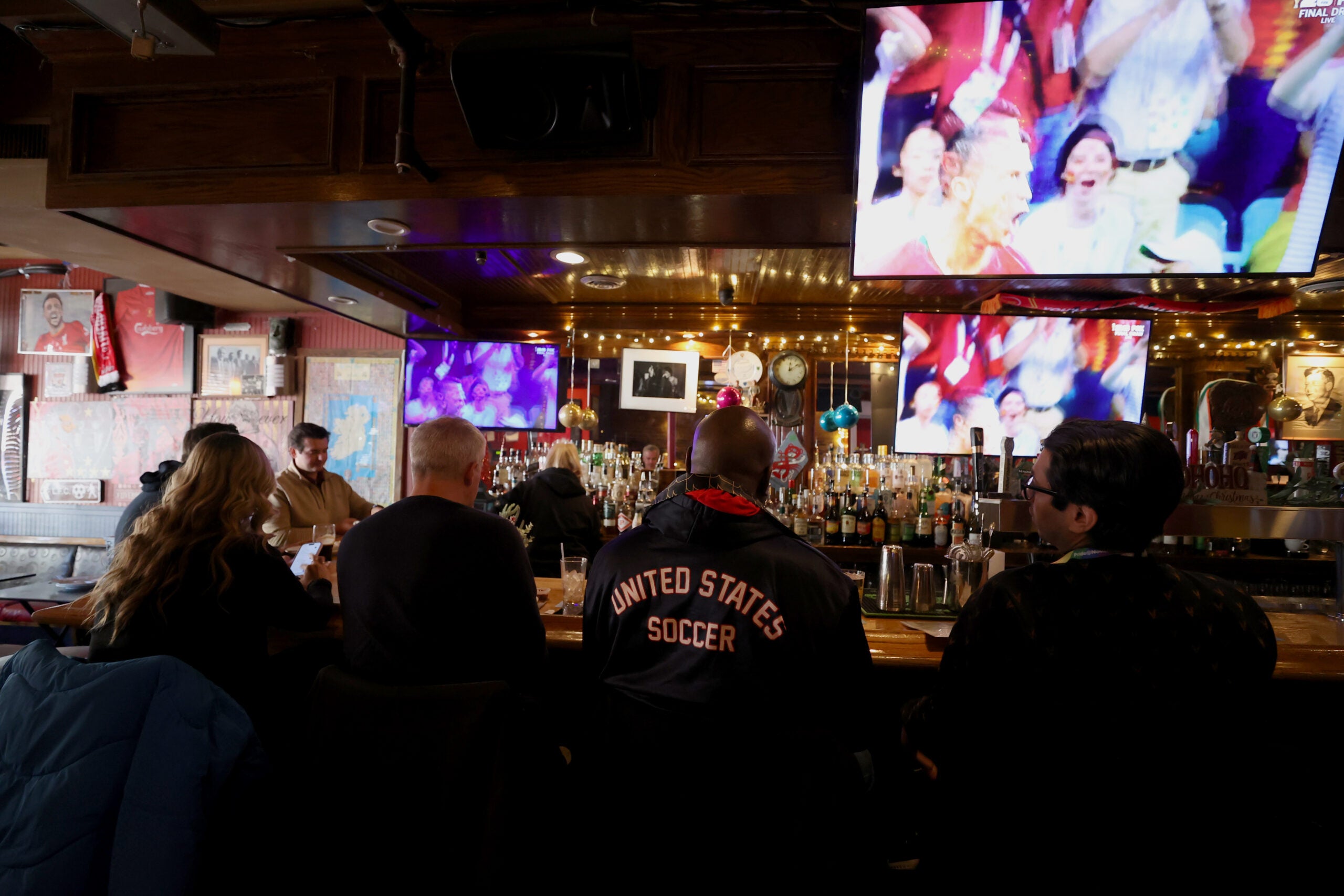 Mass. House approves later bar hours, outdoor drinking zones for World Cup