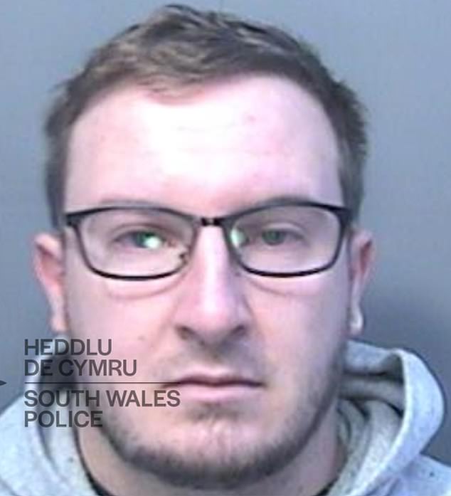 'Greedy' DVLA worker jailed after fiddling records so car dealers could ...