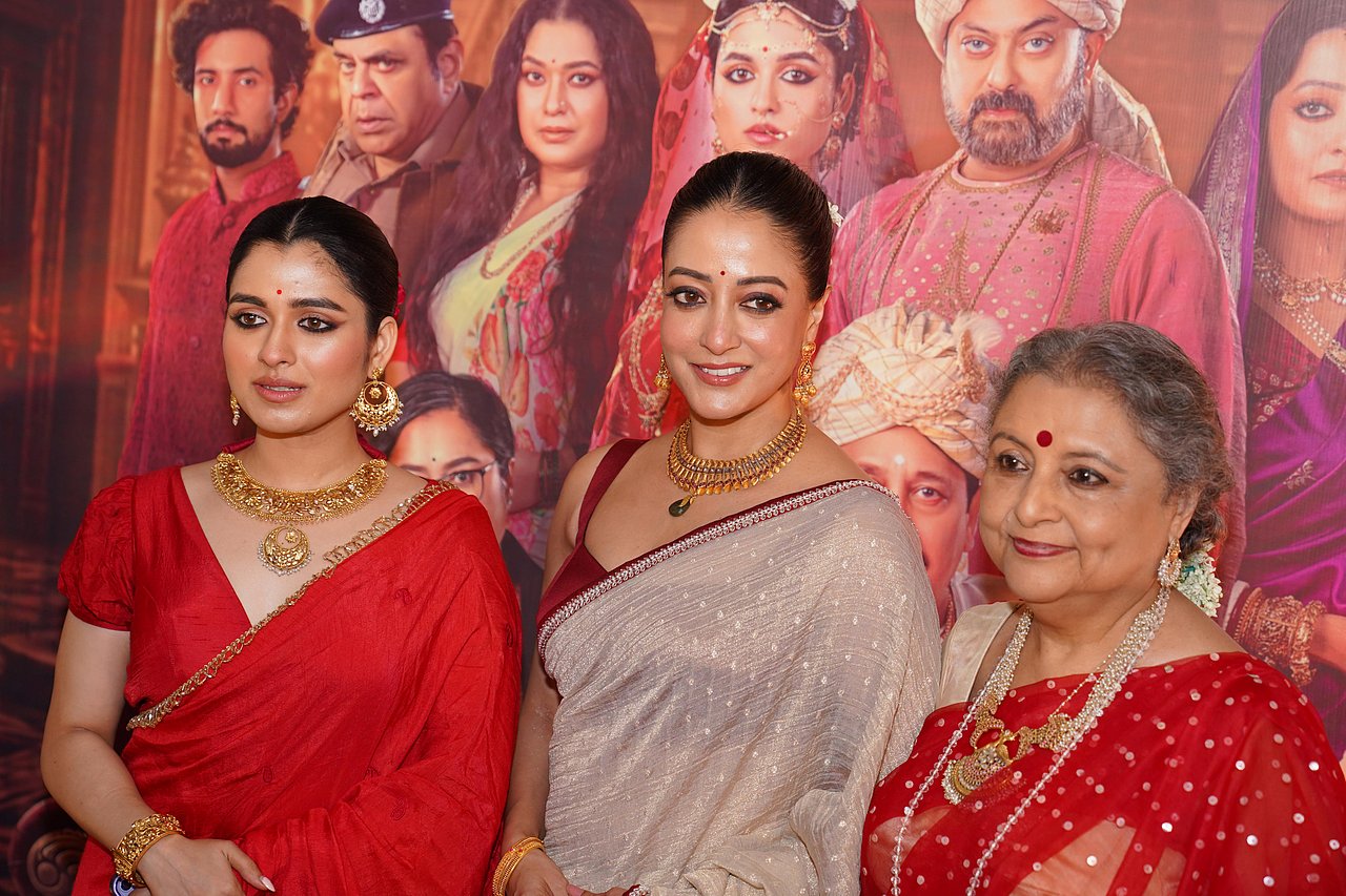 Glimpses from the premiere of Phool Pishi O Edward