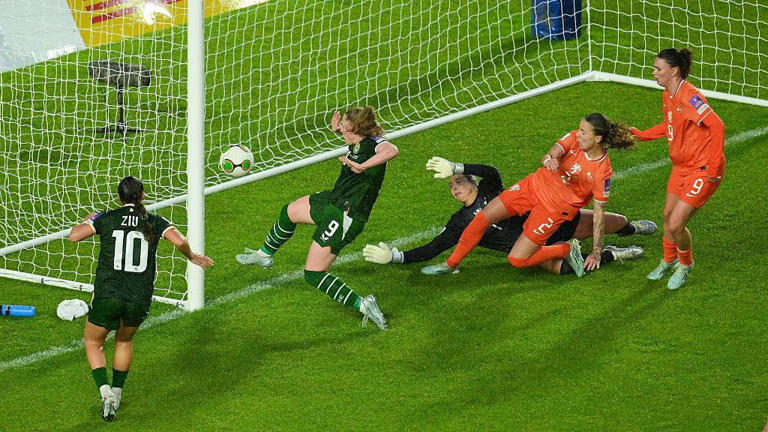 Republic of Ireland keep top spot dream alive with Dutch win