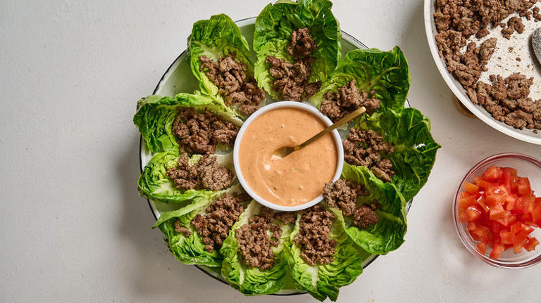 Burger deluxe lettuce wraps recipe