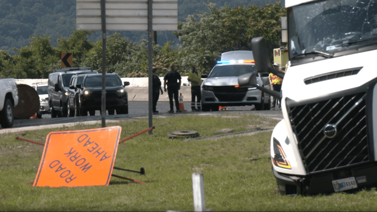 I-275 shut down near downtown Knoxville after tractor-trailer hits ...