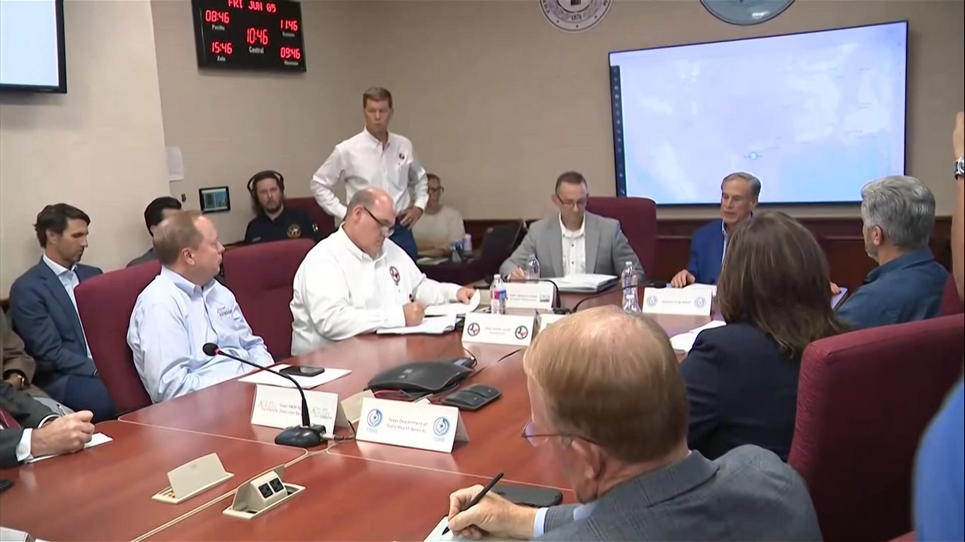 Gov. Greg Abbott lays out plans to combat a New World screwworm ...