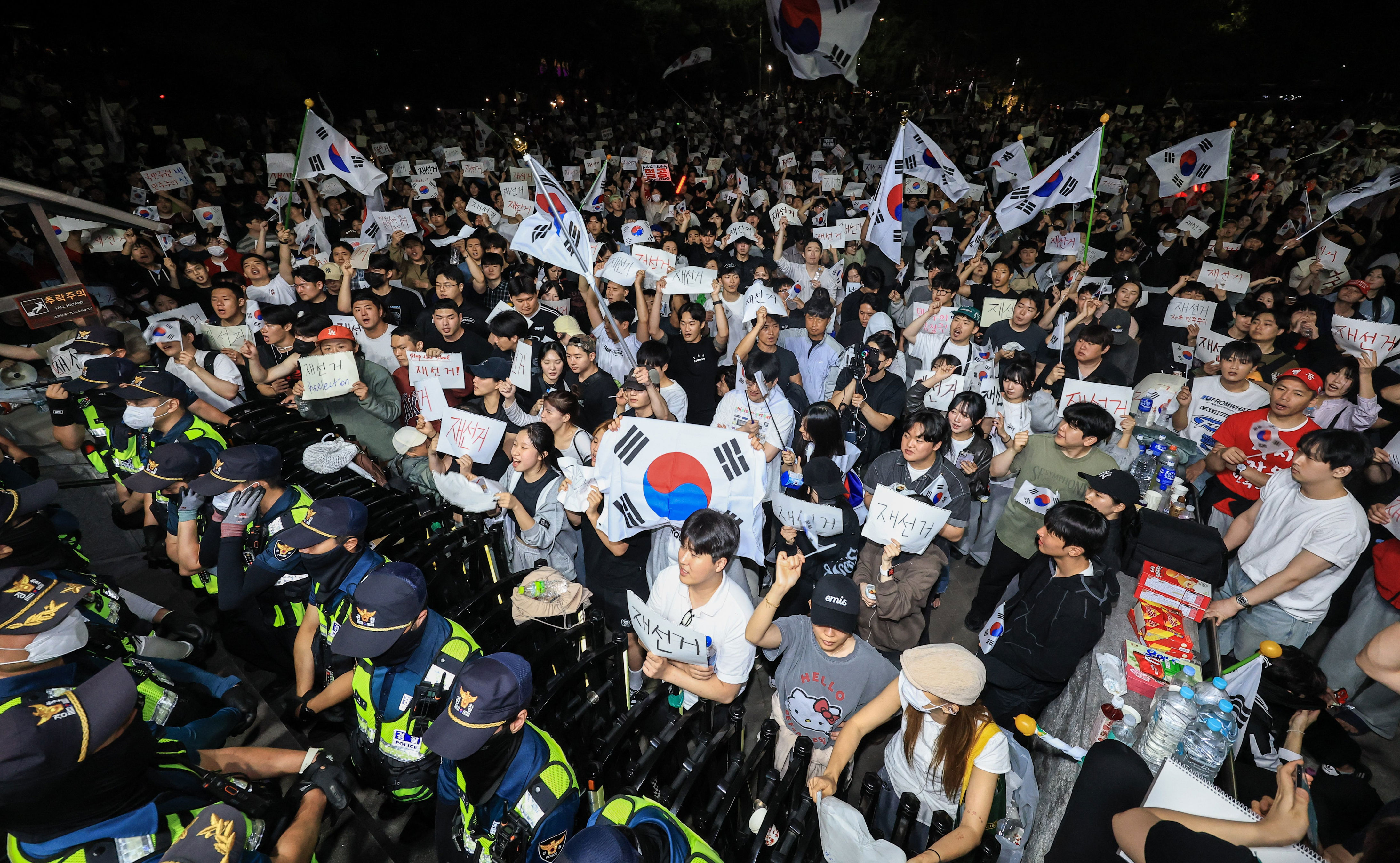 Protesters block Seoul stadium demanding revote after ballot shortage