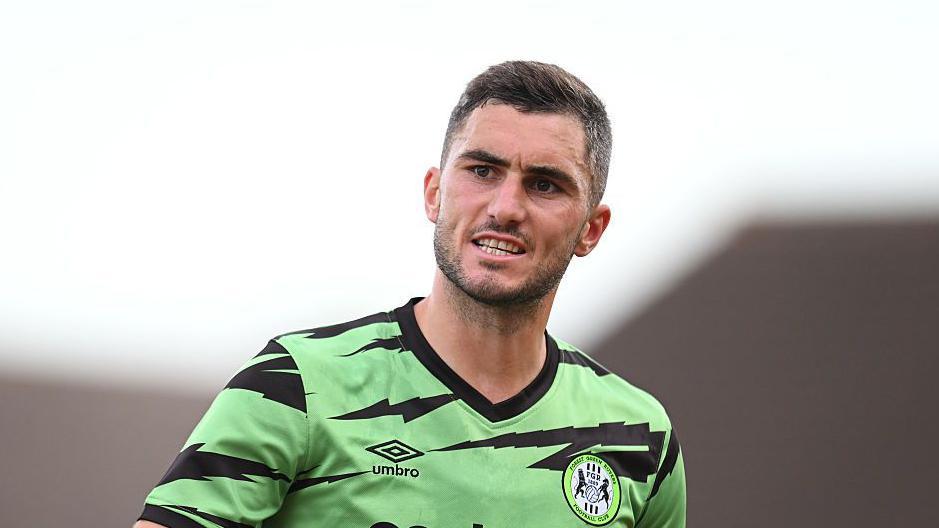 'Leader' Moore-Taylor signs for Sutton United