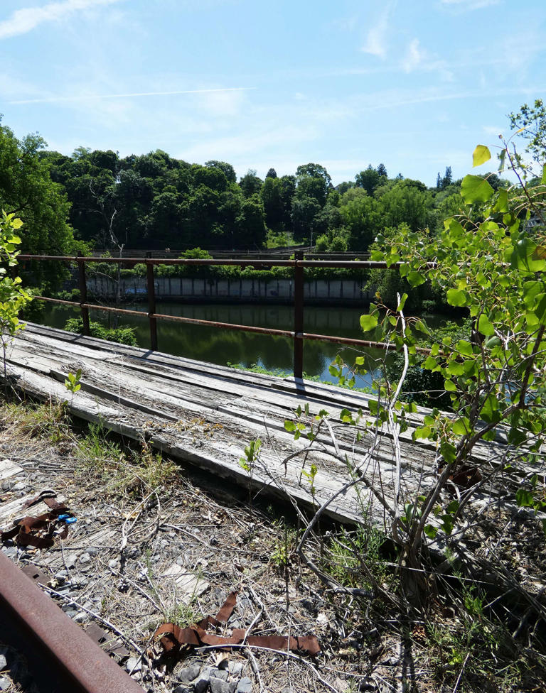 Easton buying rail line for 2-mile elevated trail with $1.2M in funding ...