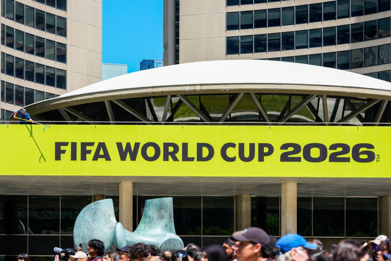 Sir Keir Starmer lays into FIFA claiming bottle ban for World Cup is ...
