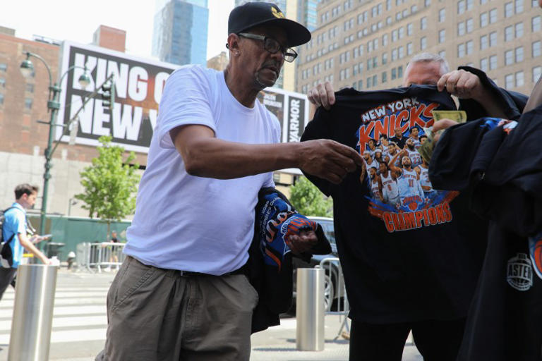 As Knicks forge ahead in NBA Finals, savvy New Yorkers hawk merch near MSG
