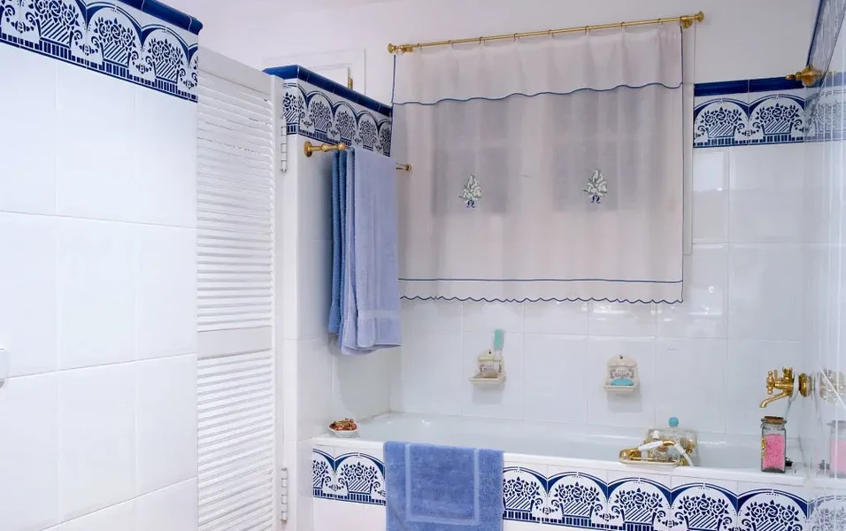 Small bathroom ideas that actually work