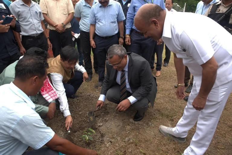 B’desh high commission official visits APL Namrup