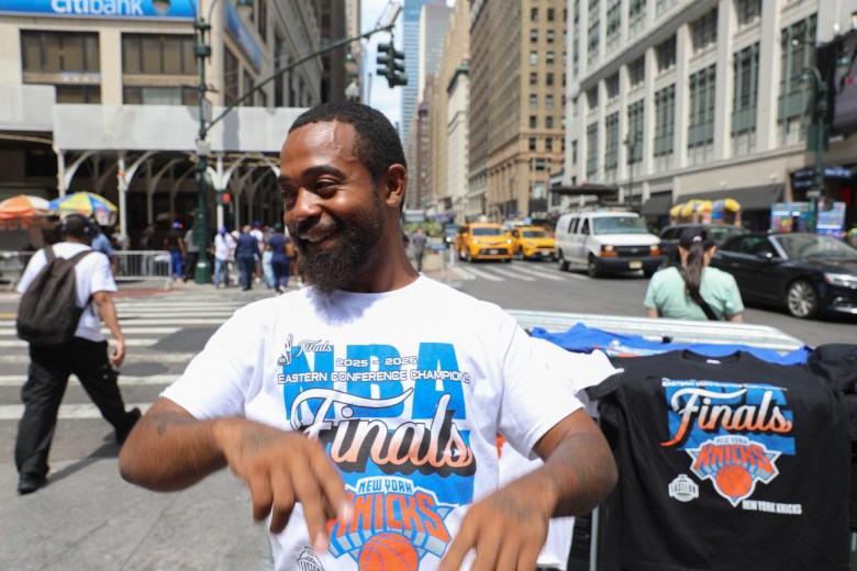 As Knicks forge ahead in NBA Finals, savvy New Yorkers hawk merch near MSG