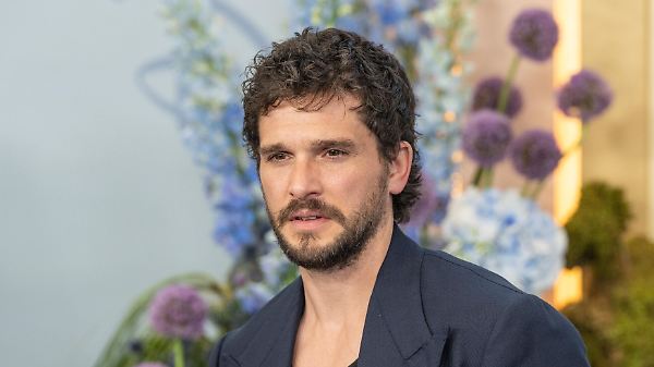 „Ich musste trocken werden“: Kit Harington wies sich nach „Game of ...