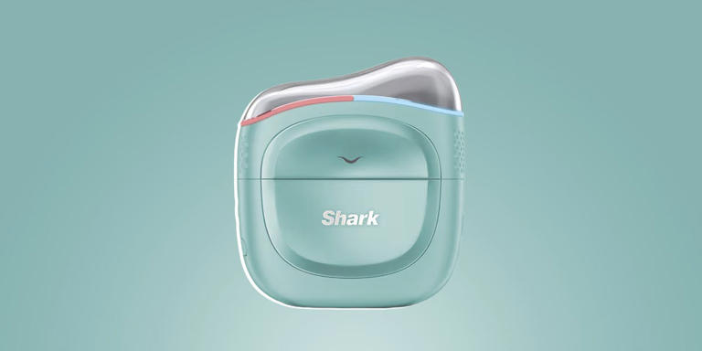 This new depuffing device is the secret to a sculpted, fresher face