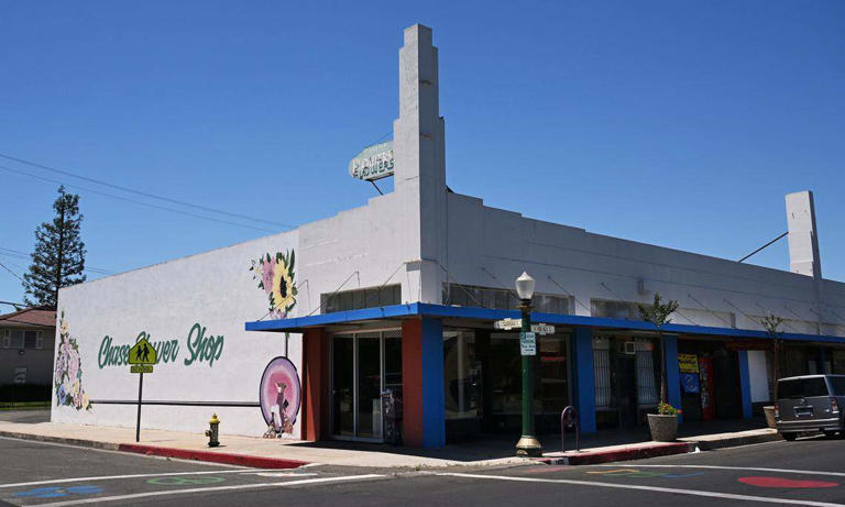 Flower shop closes in Fresno's Tower District after 80+ years. What ...