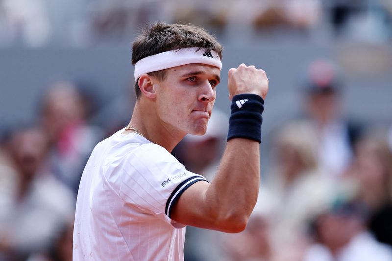 Tennis-Mensik says facing Zverev at French Open felt like 'hitting a wall'