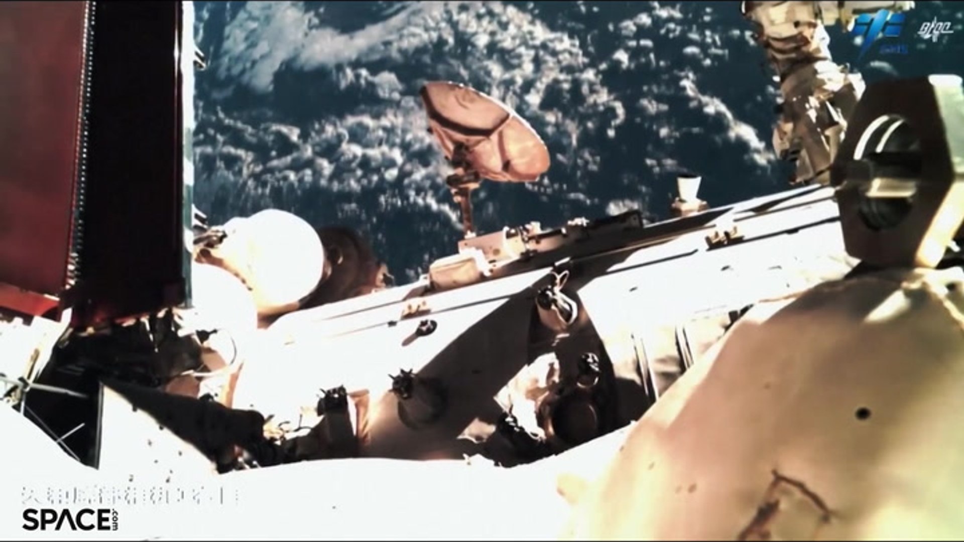 Amazing views of robotic arm inspecting Chinese space station