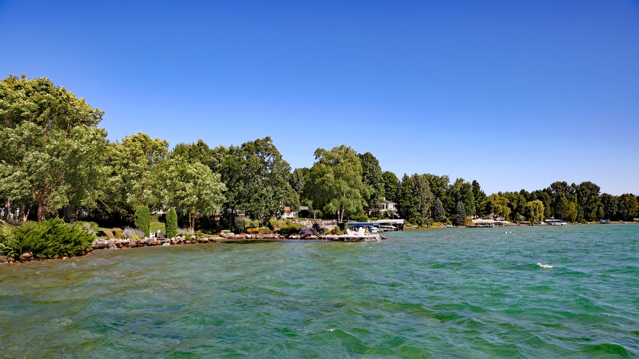Michigan’s longest inland lake has Caribbean-blue water and glaciers ...