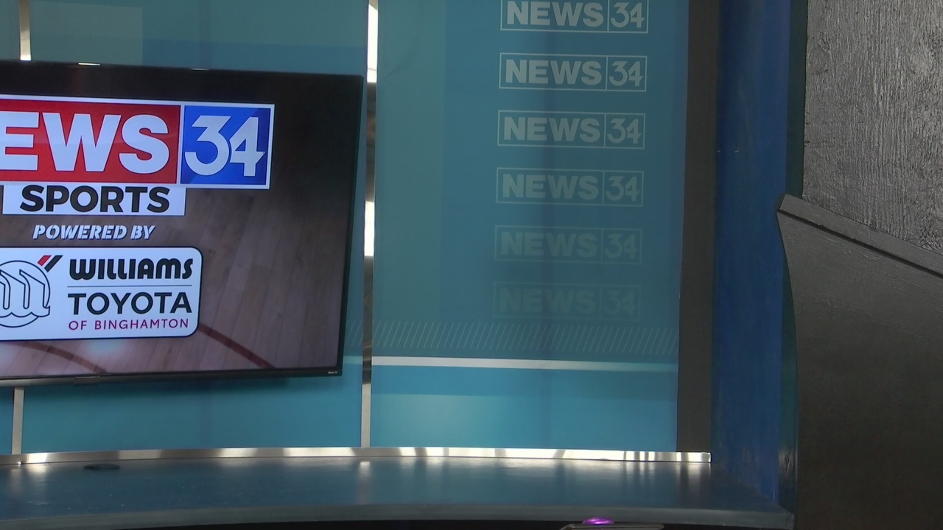 The gang says goodbye to Noah