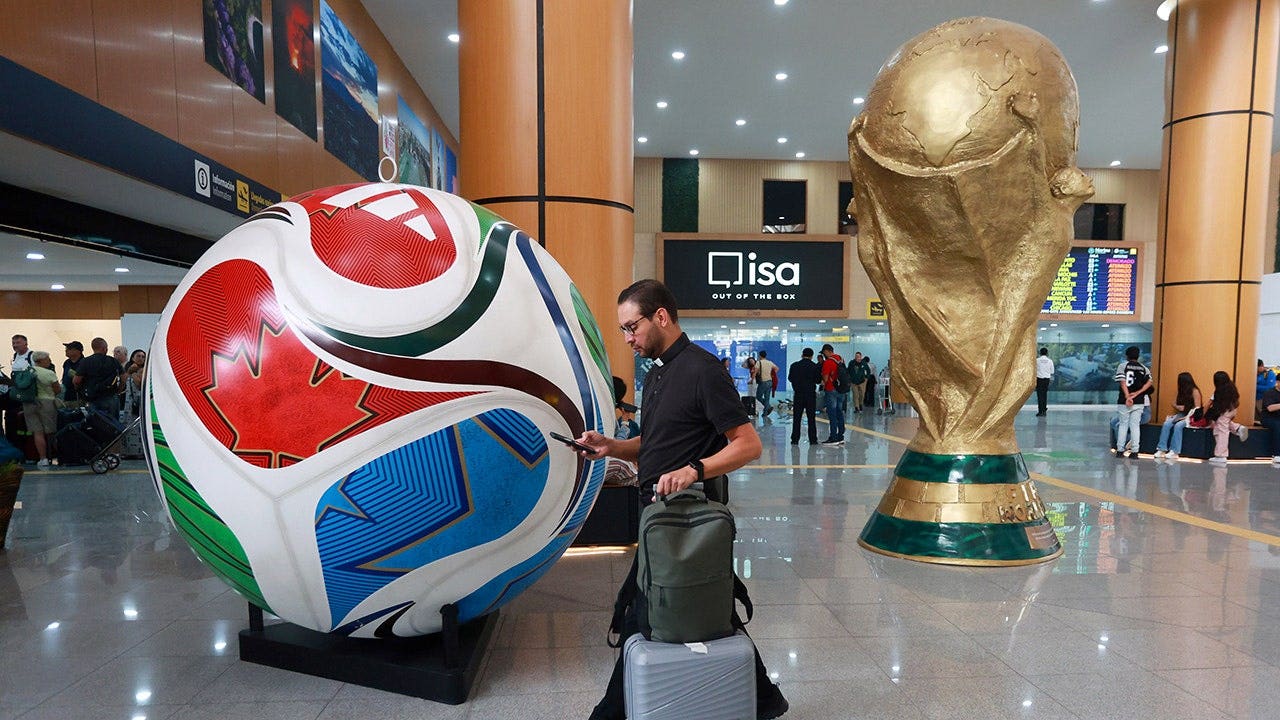 Internet falls in love with German soccer fan discovering American ...