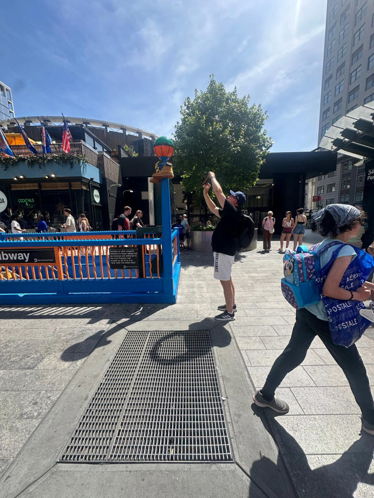 Knicks-themed NYC subway entrance becomes latest viral tribute during ...