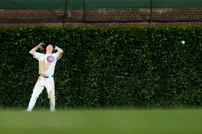 Cubs’ Pete Crow-Armstrong loses fly ball in painful scene — before ...