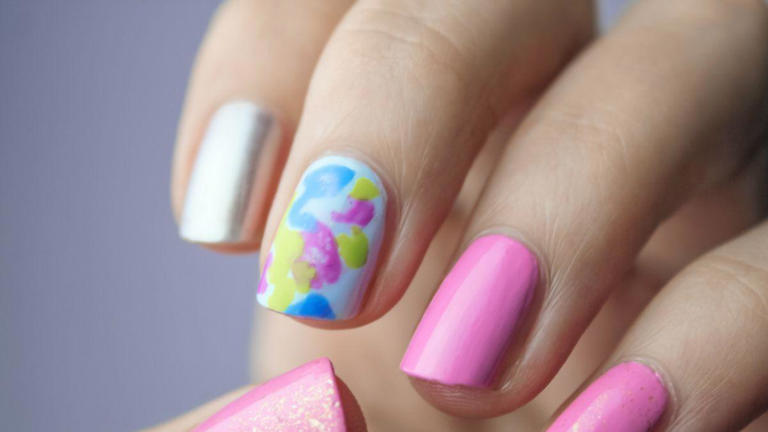 Tonos de uñas para pieles apiñonadas perfectos, elegantes y exquisitos