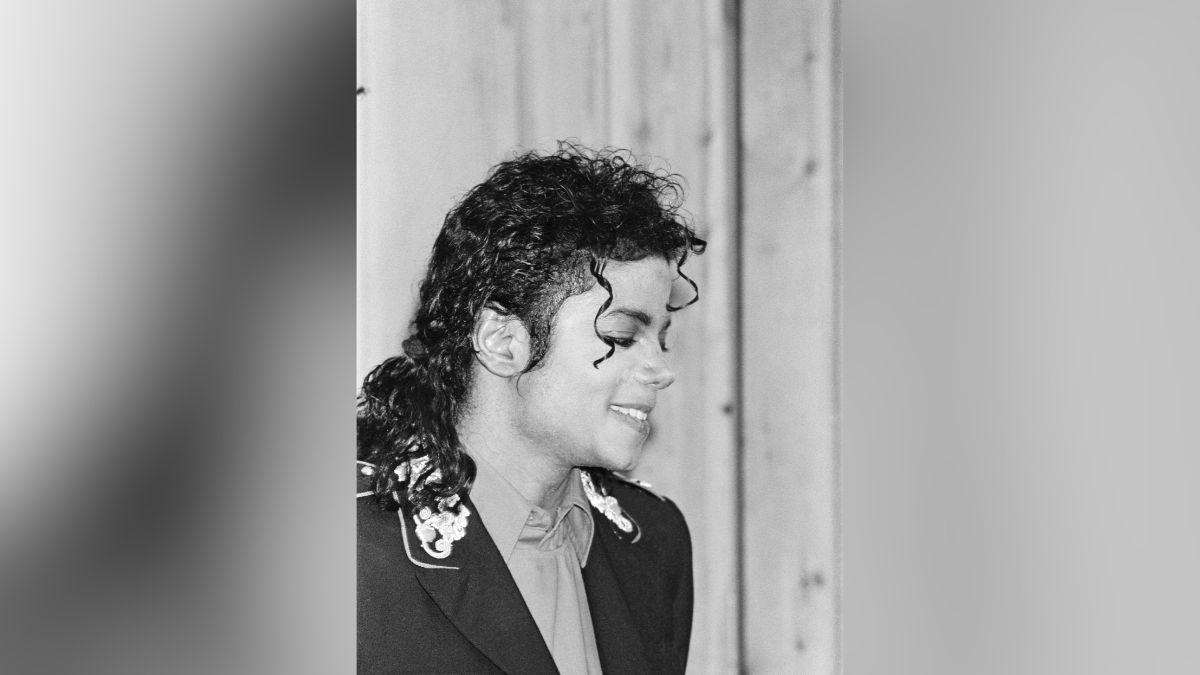 Michael Jackson's former cook claims he witnessed singer 'grope ...