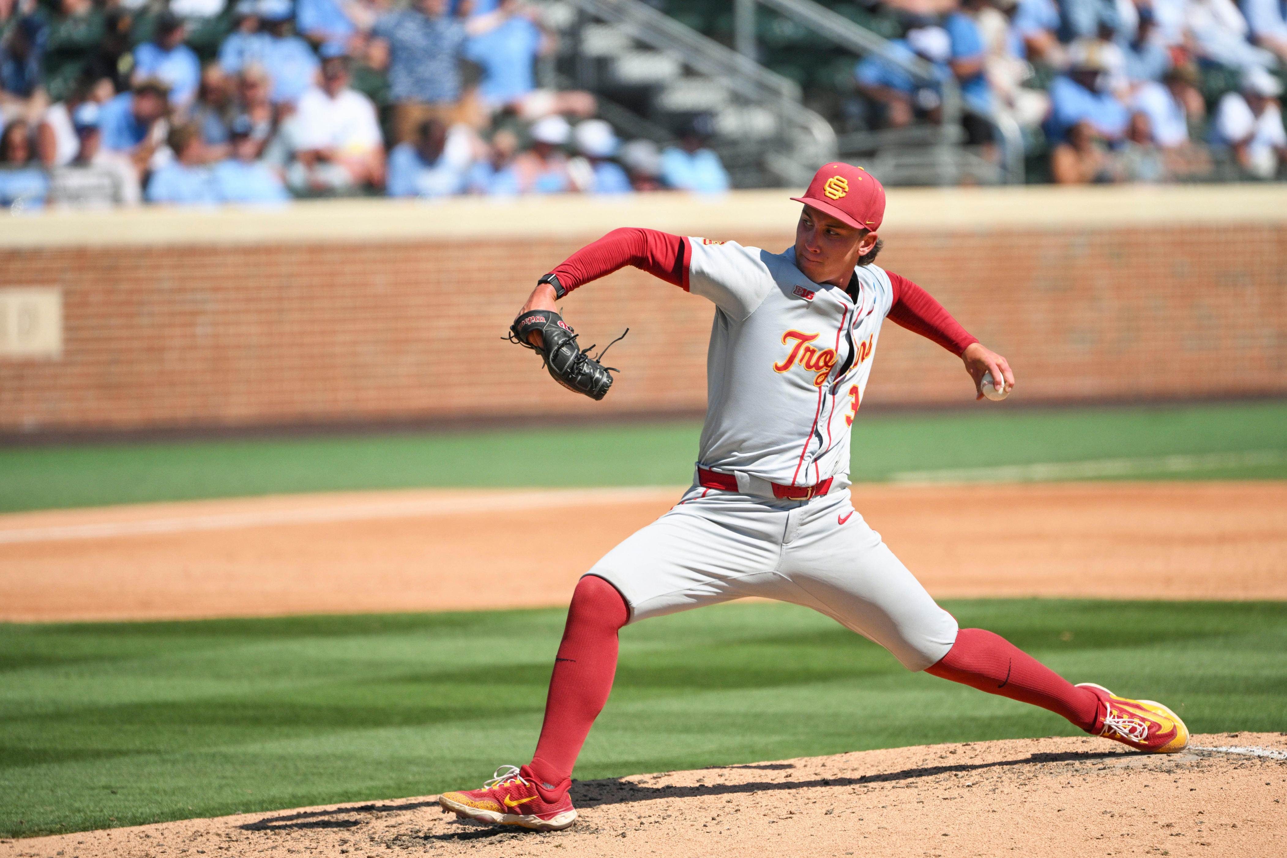 USC baseball storms back to stun North Carolina in game one