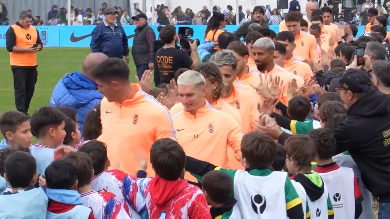 Fans and children give Bielsa's Uruguay a World Cup send-off