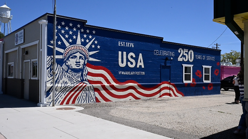 City of Kuna celebrates America 250 mural on VFW Post building